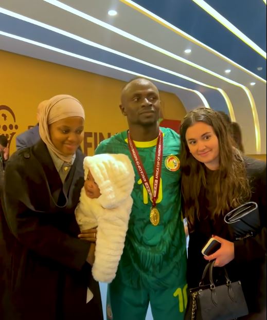 Aïcha Tamba et sa fille aperçues en coulisses avec Sadio Mané (photos ...